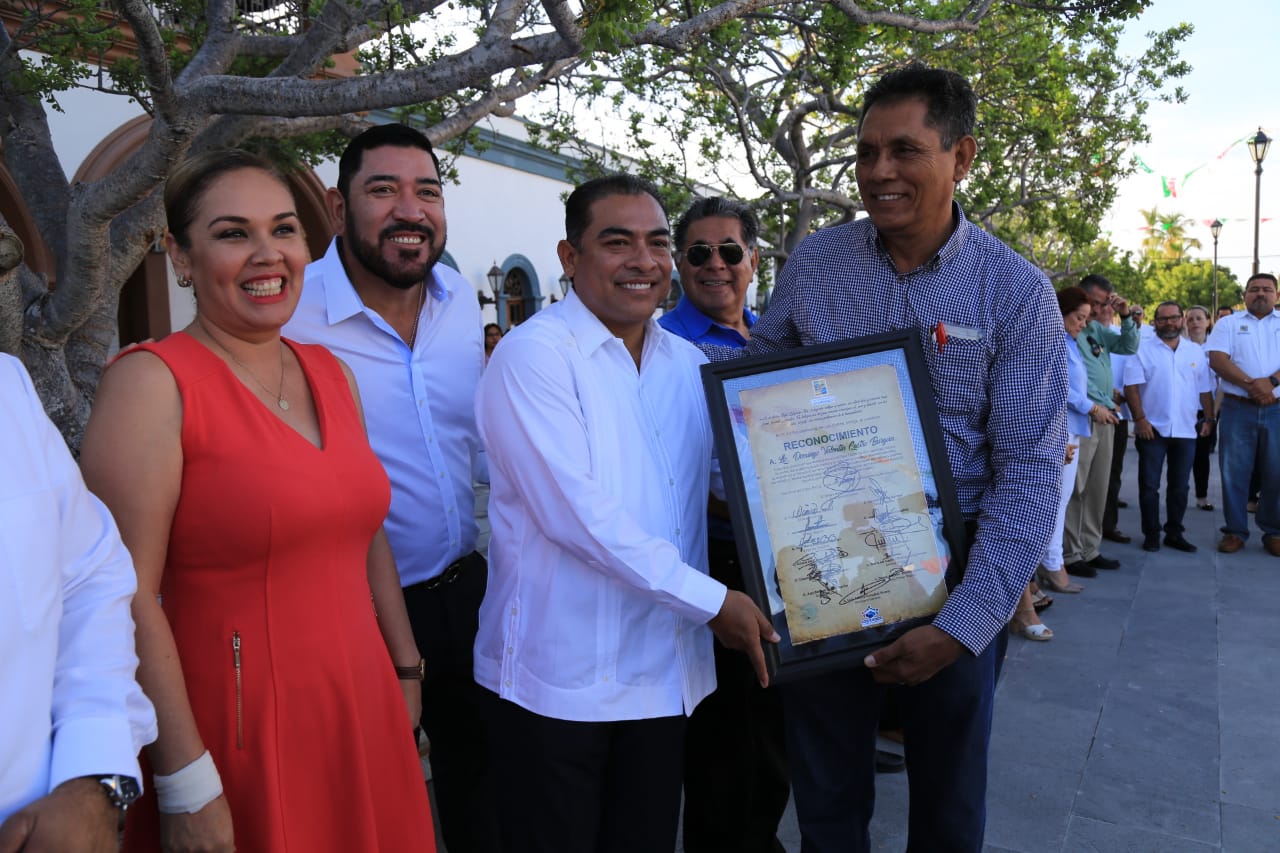 RECONOCEN A VALENTÍN CASTRO BURGOIN AUTOR QUE PLASMÓ SUS LETRAS EN EL ...