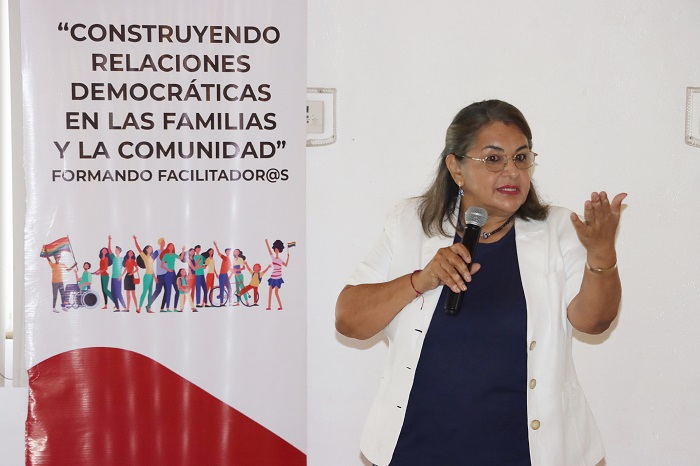 IMPARTE SEDIF TALLER SOBRE DEMOCRACIA FAMILIAR – ROSTROS Y PERFILES