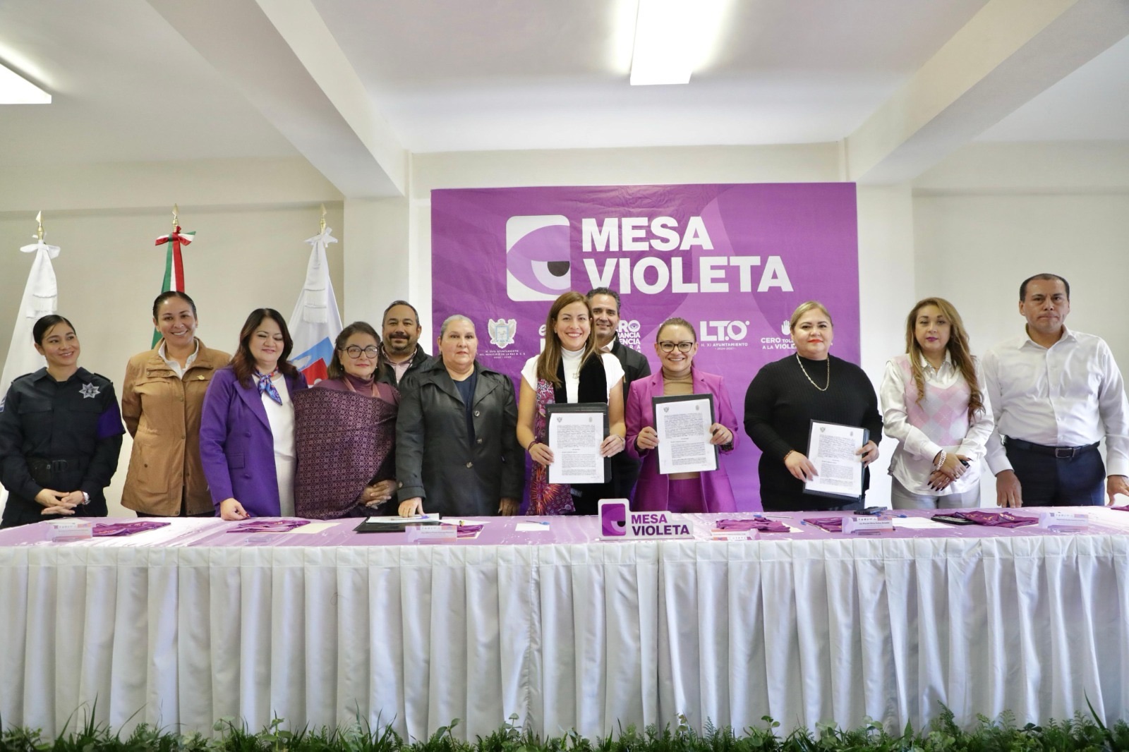 Milena Quiroga firma convenio para la instalación de la Mesa Violeta en ...